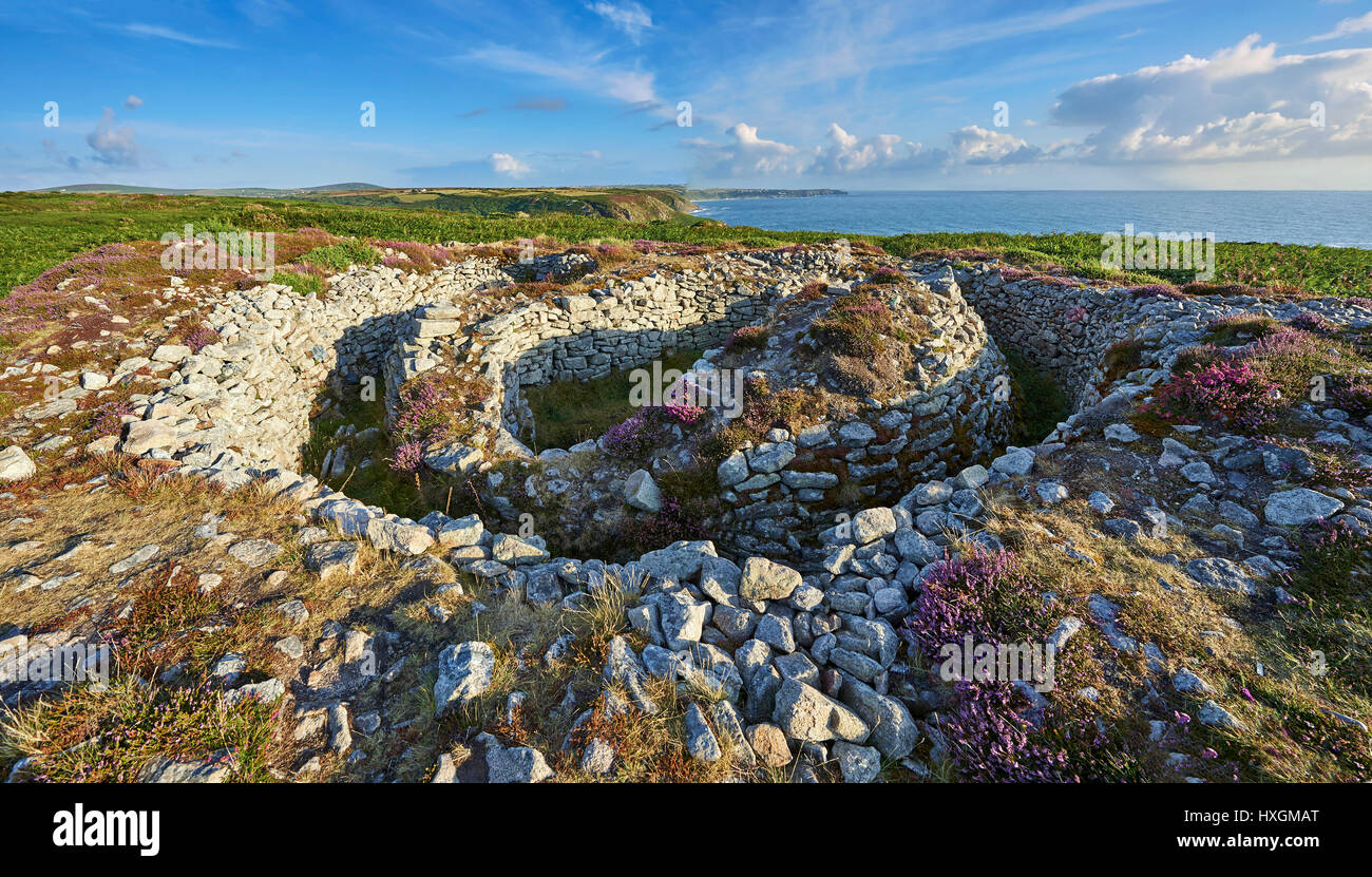 Antica tomba neolitica cornovaglia immagini e fotografie stock ad alta ...