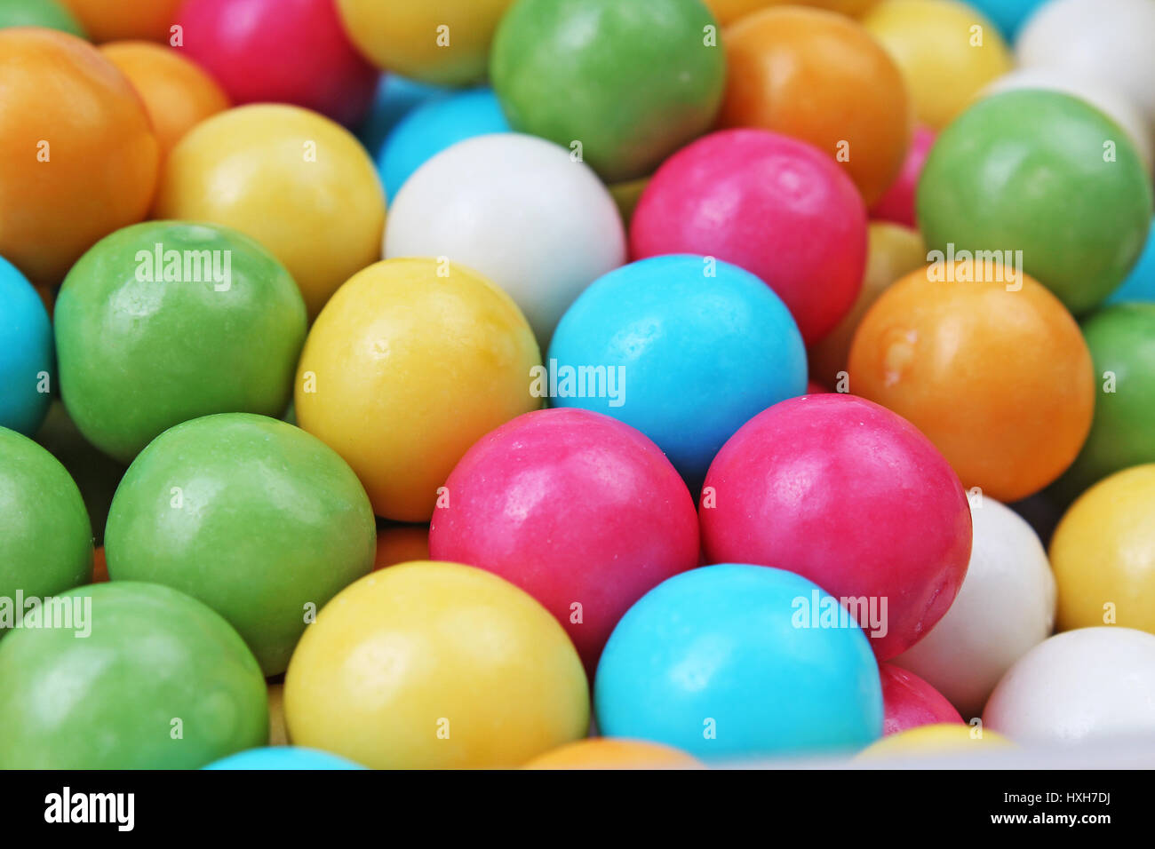 Gomme da masticare chewing gum texture. Rainbow gumballs multicolore ...