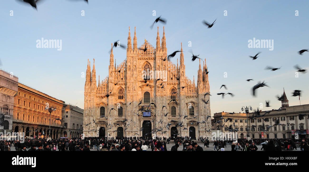 La madonnina del duomo milano immagini e fotografie stock ad alta ...
