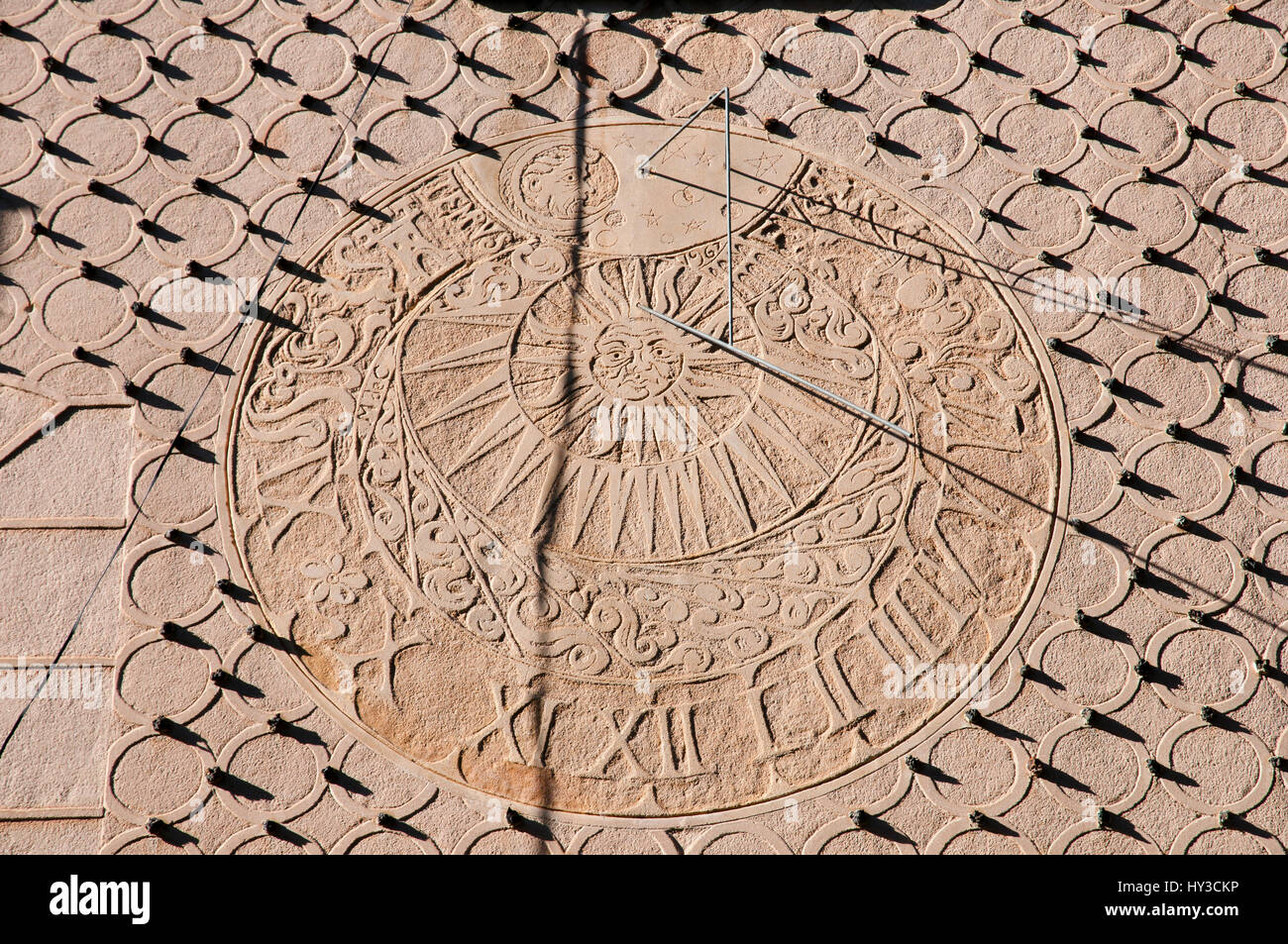 Meridiana con segni zodiacali immagini e fotografie stock ad alta ...