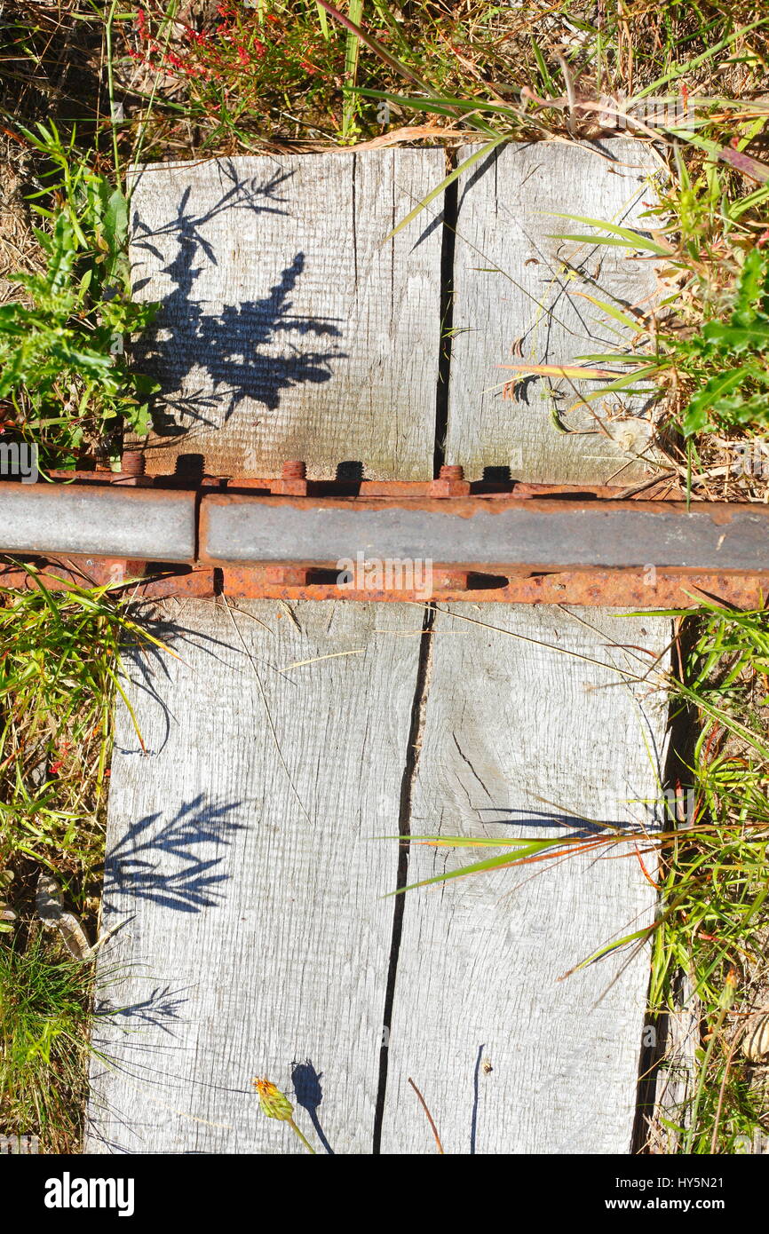 Traversina ferroviaria in legno immagini e fotografie stock ad alta ...