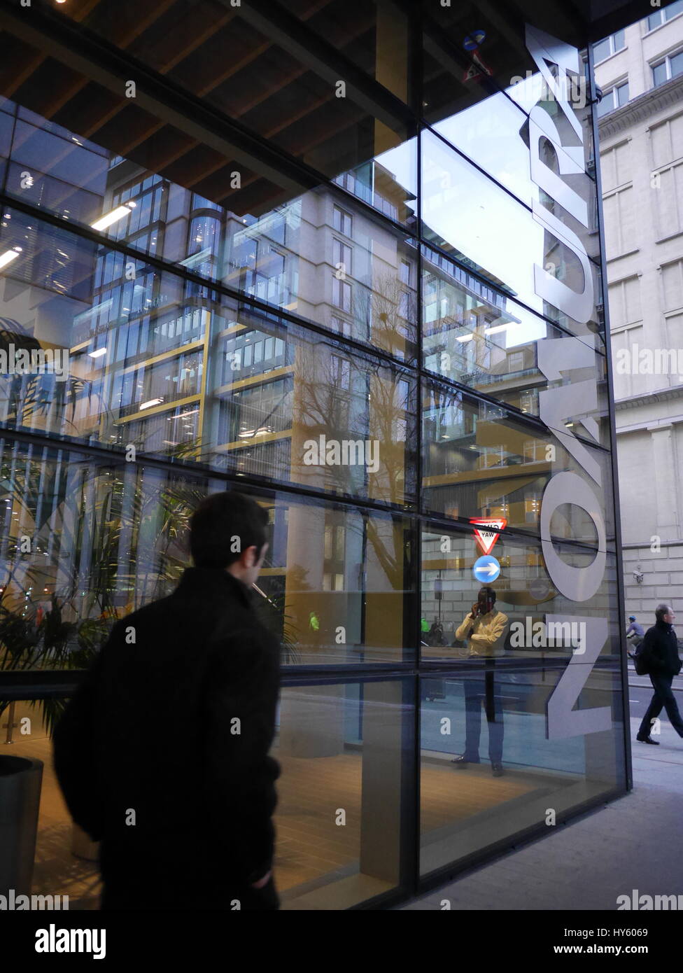 Edificio nomura immagini e fotografie stock ad alta risoluzione - Alamy