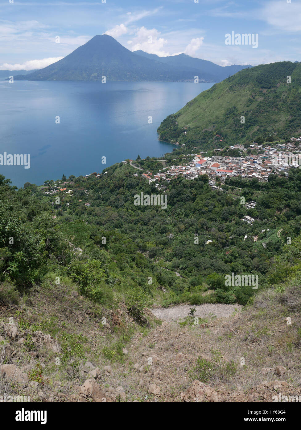 Volcán Atitlán è un grande, conica, attivi Stratovulcano adiacente alla ...