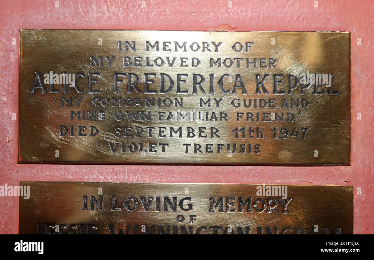 Una lapide in onore di Alice Keppel, la duchessa di Cornovaglia la ...