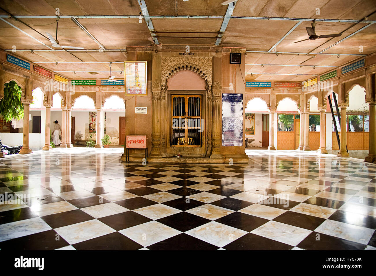 Samadhi mandir in kabir math immagini e fotografie stock ad alta ...