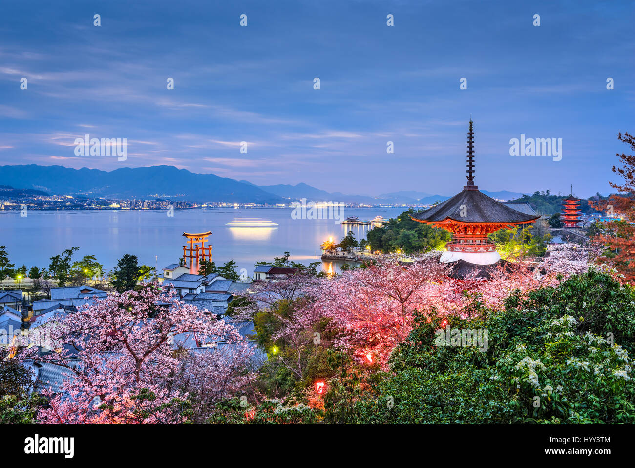 Isola di miyajima nel mare interno di seto immagini e fotografie stock ...