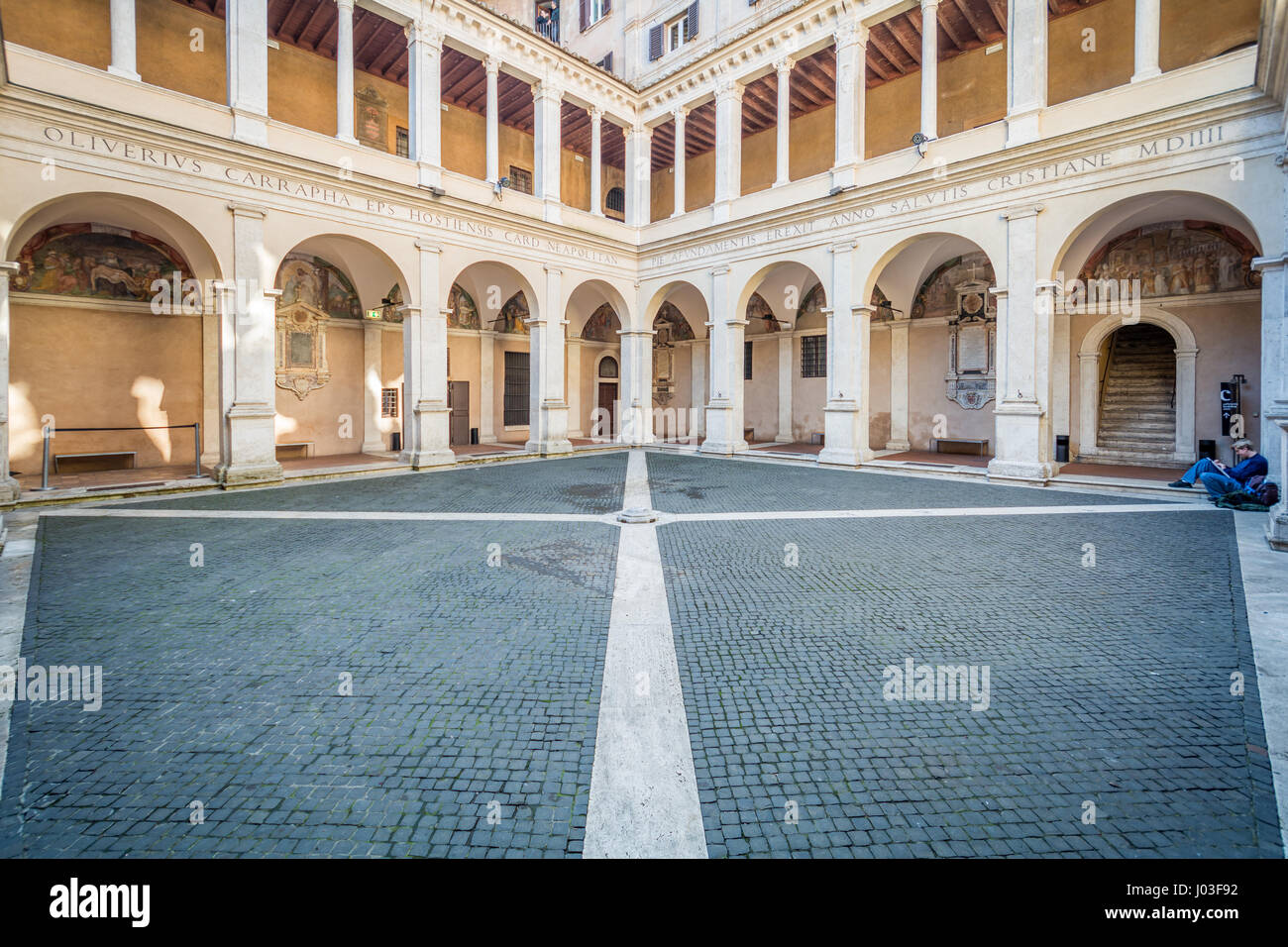 Chiostro del Bramante in Santa Maria della Pace chiesa barocca nei ...
