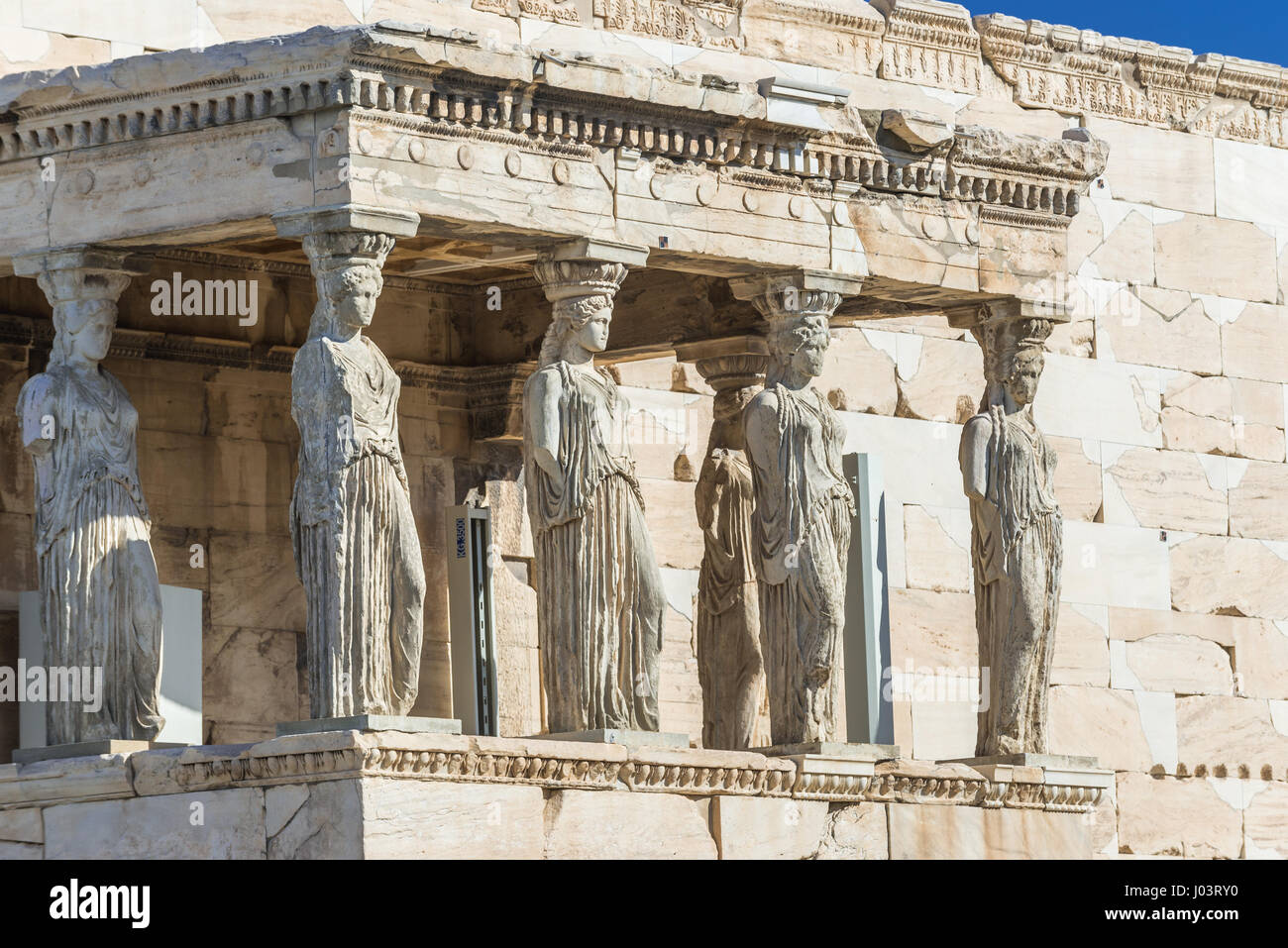 Donna statua greca cariatide immagini e fotografie stock ad alta ...