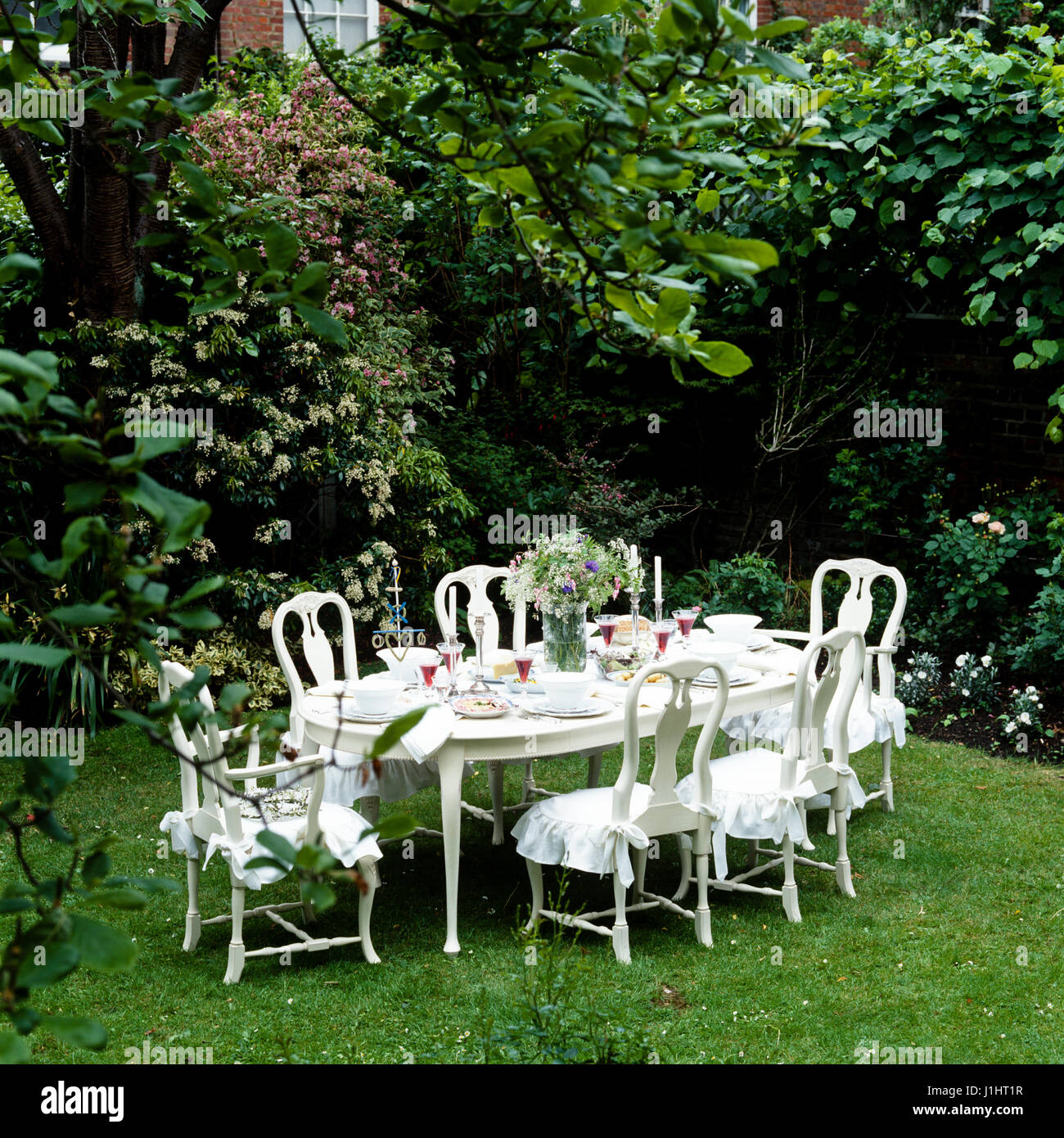 Impostazione della tabella al fresco immagini e fotografie stock ad ...