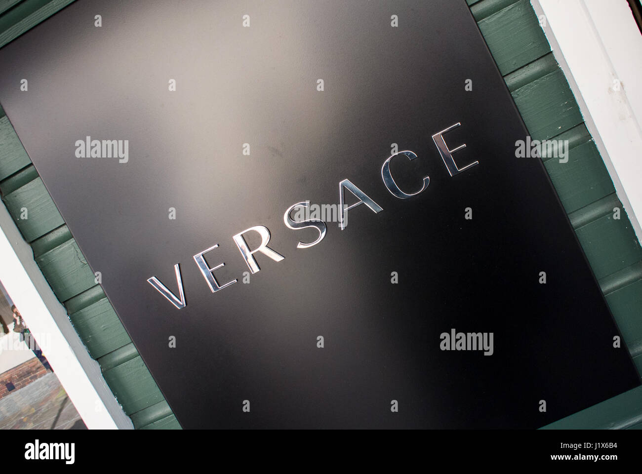 Versace logo immagini e fotografie stock ad alta risoluzione - Alamy