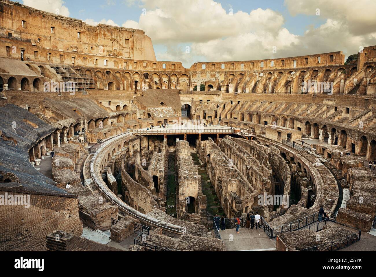 Colosseo dentro immagini e fotografie stock ad alta risoluzione - Alamy