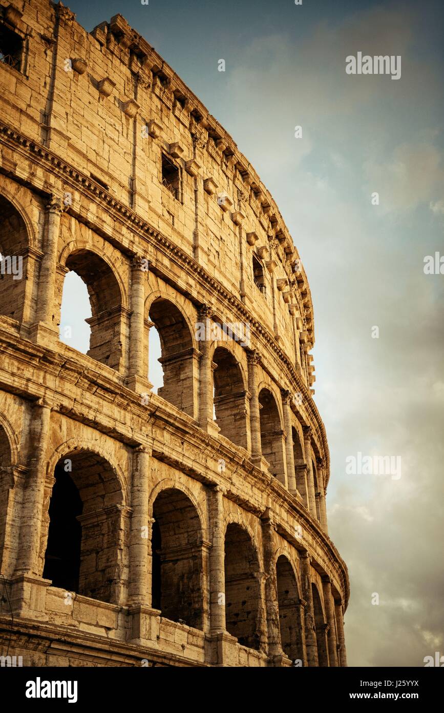 Colosseo vista ingrandita, il mondo noto punto di riferimento e il ...