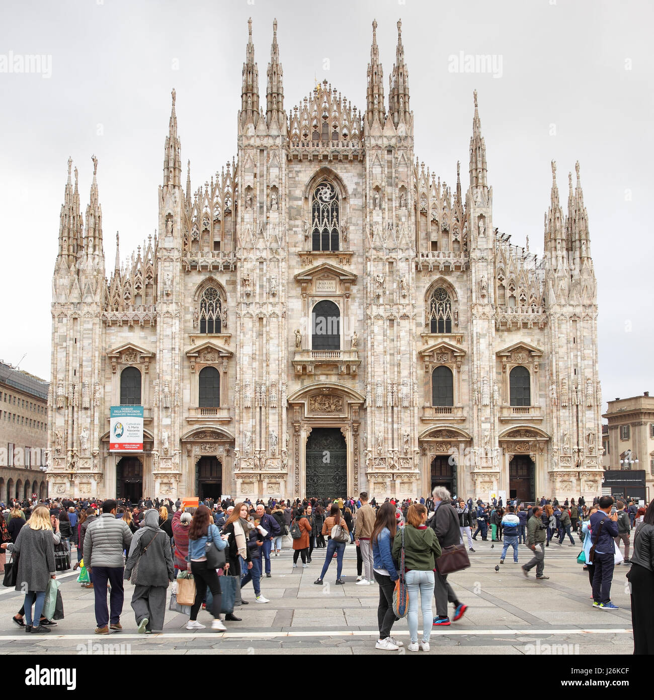 La cattedrale gotica del duomo di milano immagini e fotografie stock ad ...