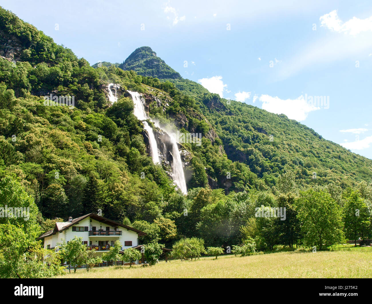 Cascate acquafraggia immagini e fotografie stock ad alta risoluzione - Alamy