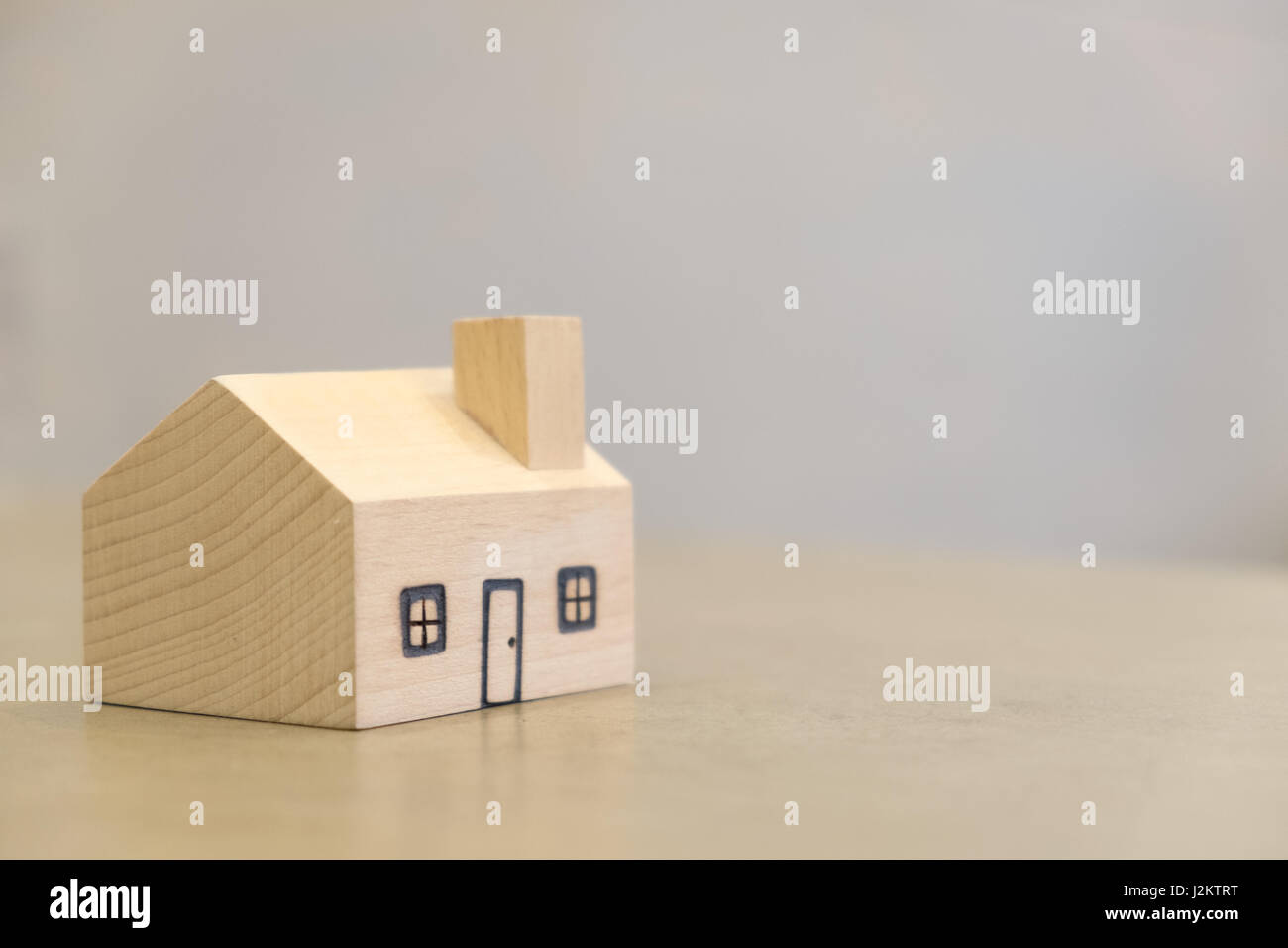 Case in miniatura in legno immagini e fotografie stock ad alta ...
