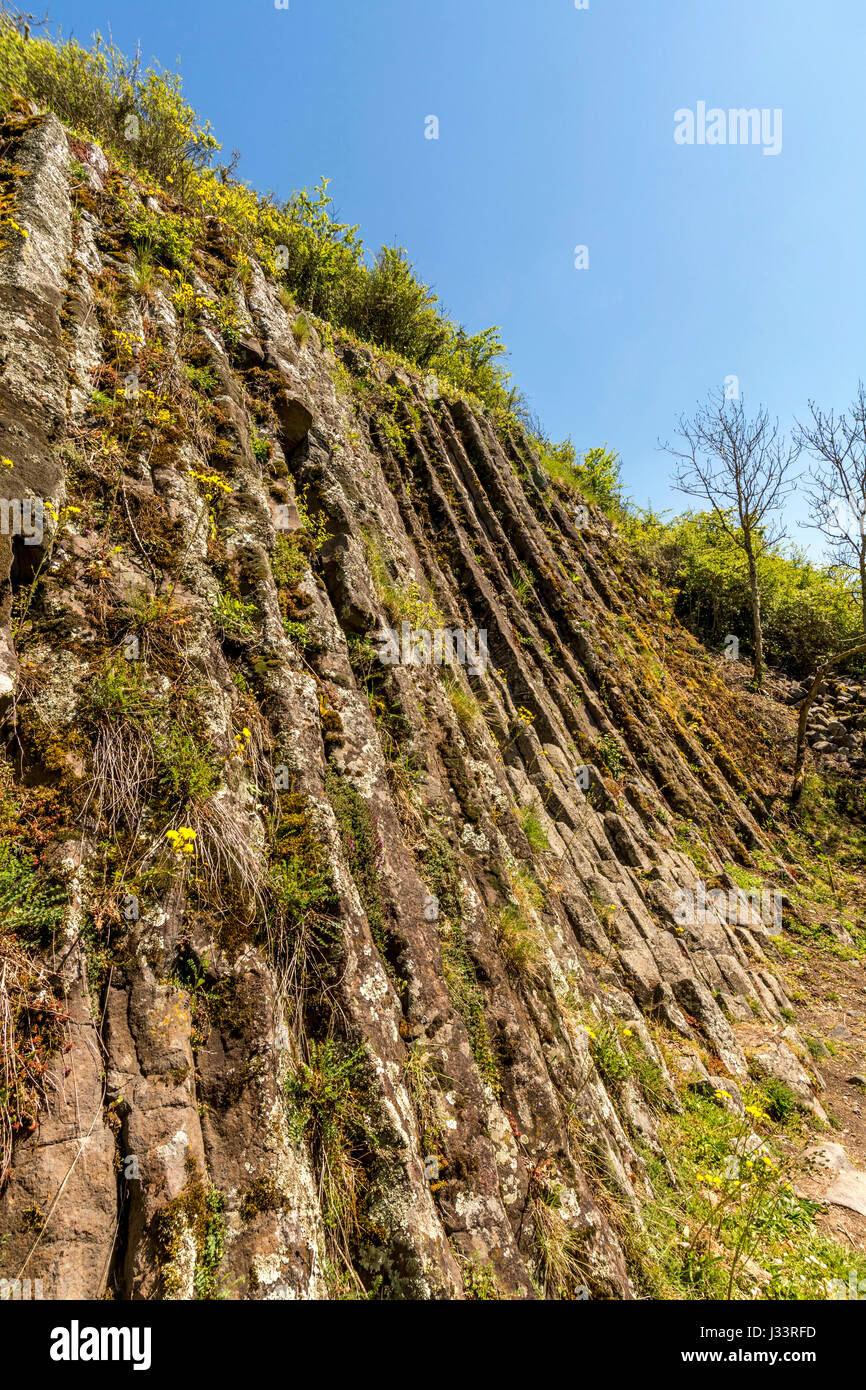 Colonne basaltiche di Usson, villaggio etichettato Les Plus Beaux ...