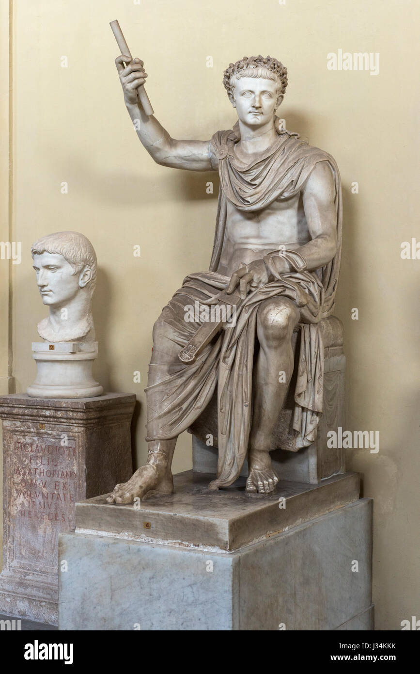 Roman emperor statue seated immagini e fotografie stock ad alta ...