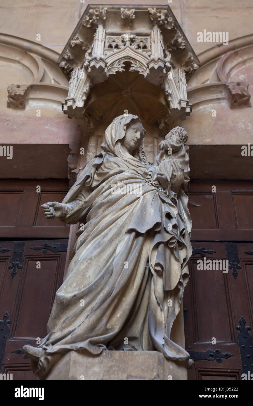 Statua della Vergine Maria olandese da scultore rinascimentale Claus ...