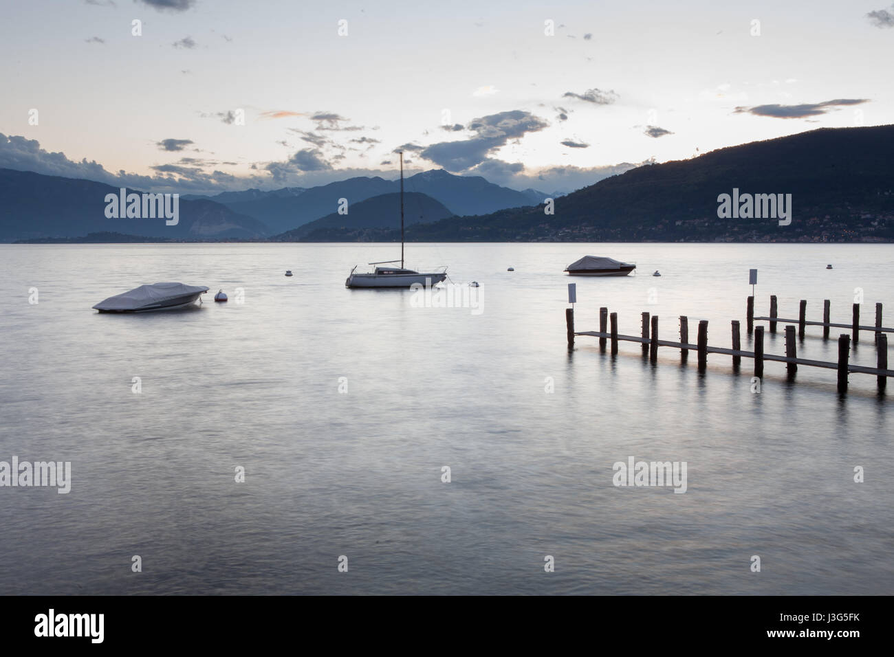 Vista lago maggiore immagini e fotografie stock ad alta risoluzione - Alamy