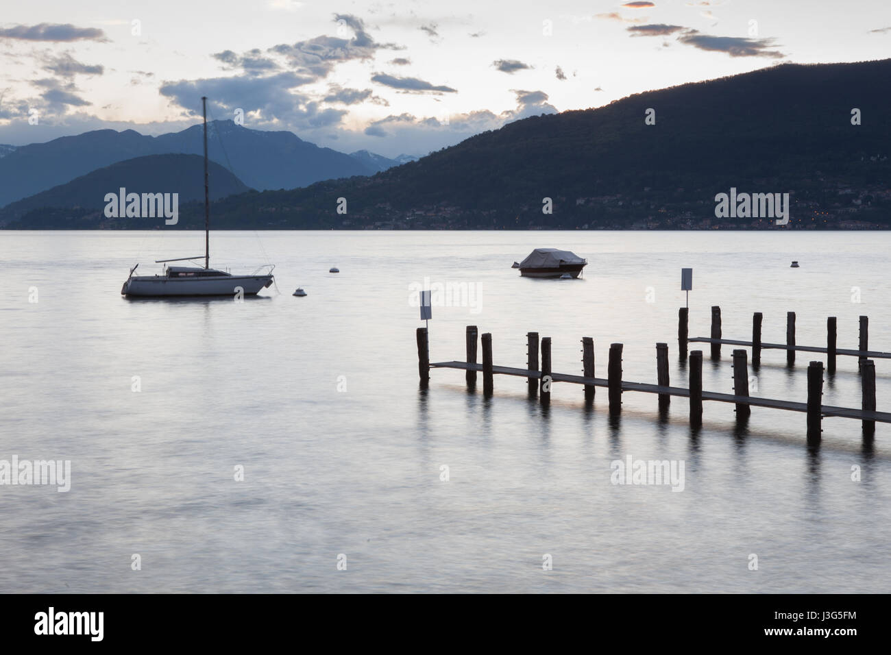 Vista lago maggiore immagini e fotografie stock ad alta risoluzione - Alamy