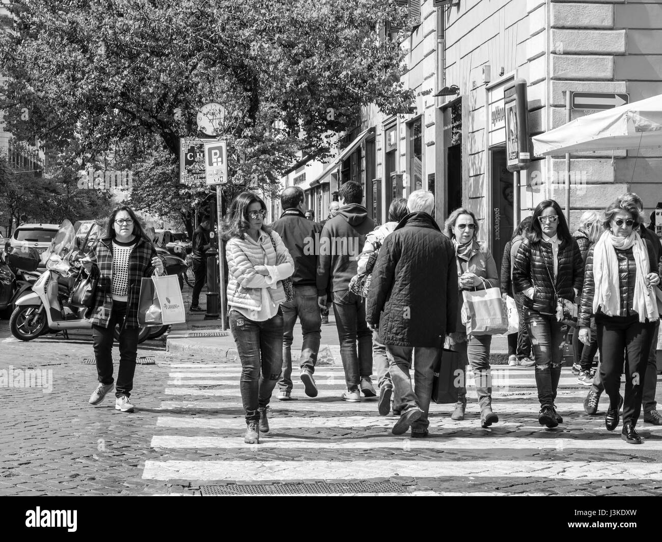 Persone a roma immagini e fotografie stock ad alta risoluzione - Alamy