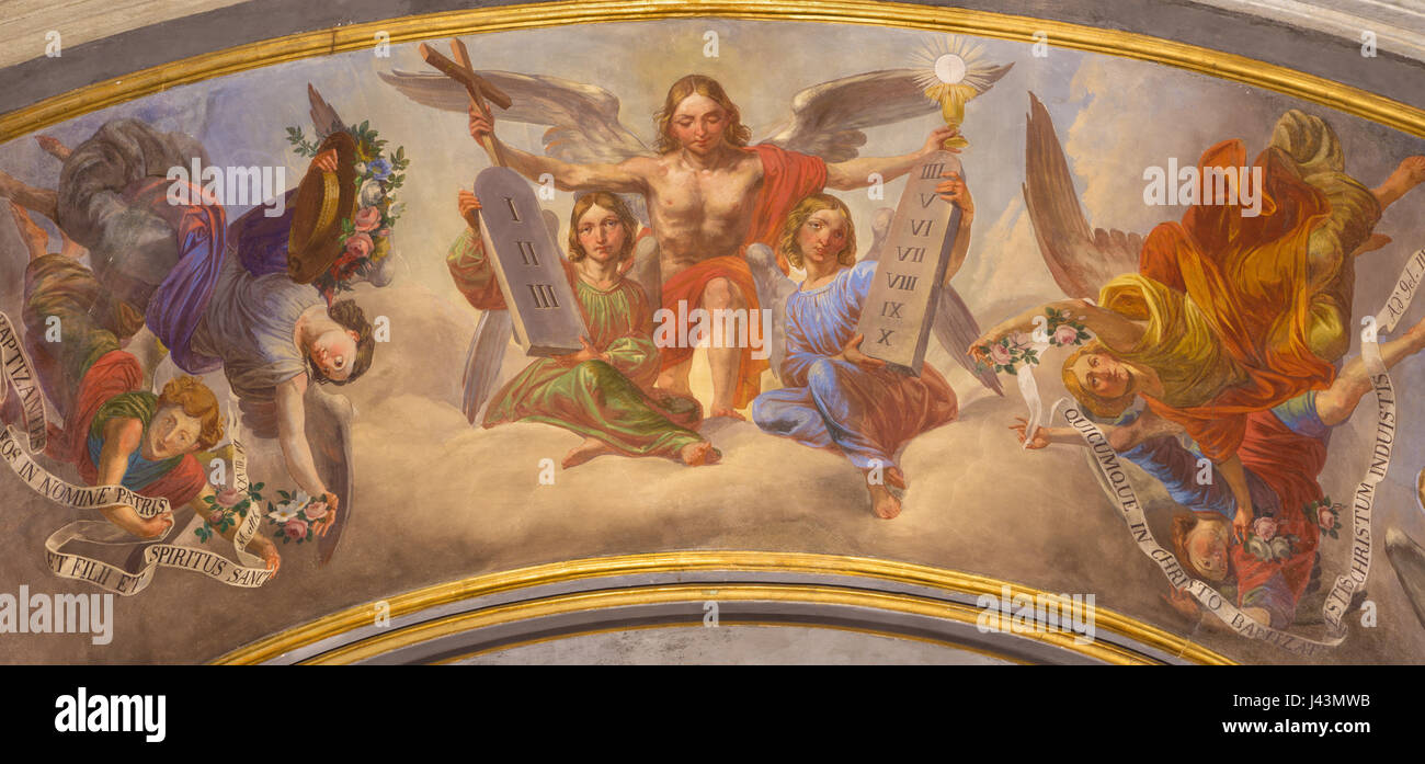 Torino, Italia - 13 Marzo 2017: l'affresco simbolico degli angeli con i ...