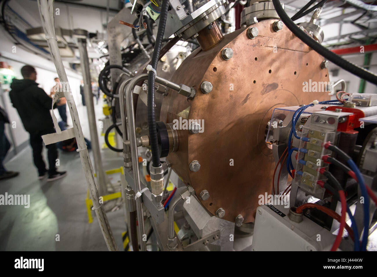 Linear accelerator immagini e fotografie stock ad alta risoluzione - Alamy