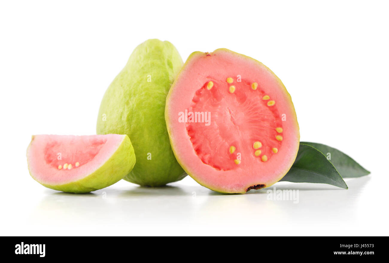 Tagliare il frutto di guava immagini e fotografie stock ad alta ...