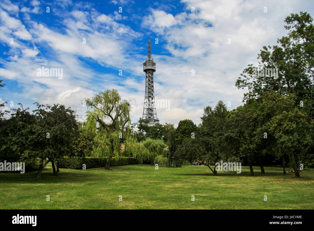 Punto di vista della torre petrin immagini e fotografie stock ad alta ...