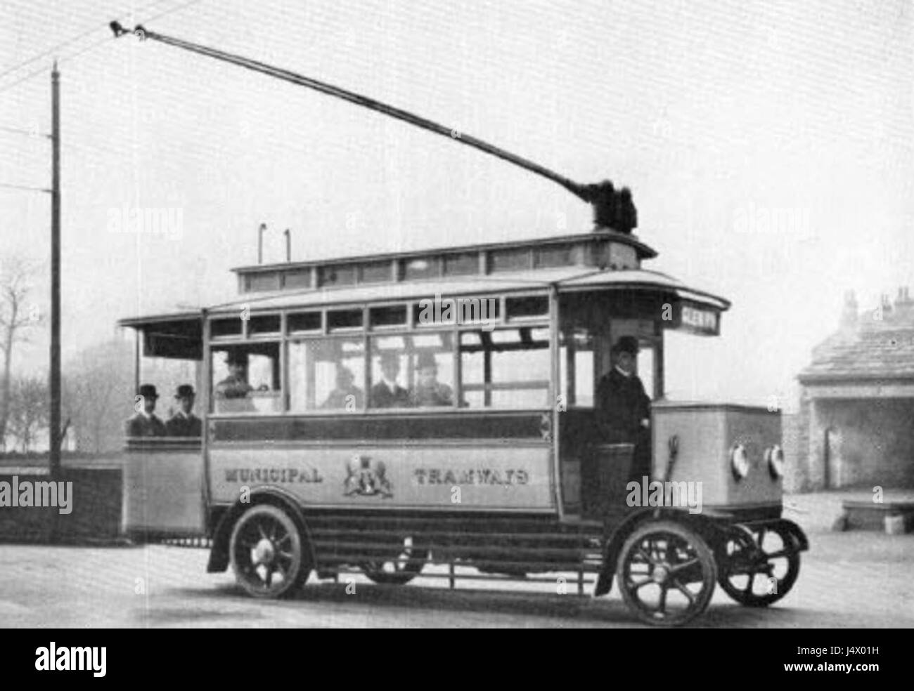 Linea del filobus Foto e Immagini Stock in Bianco e Nero - Alamy