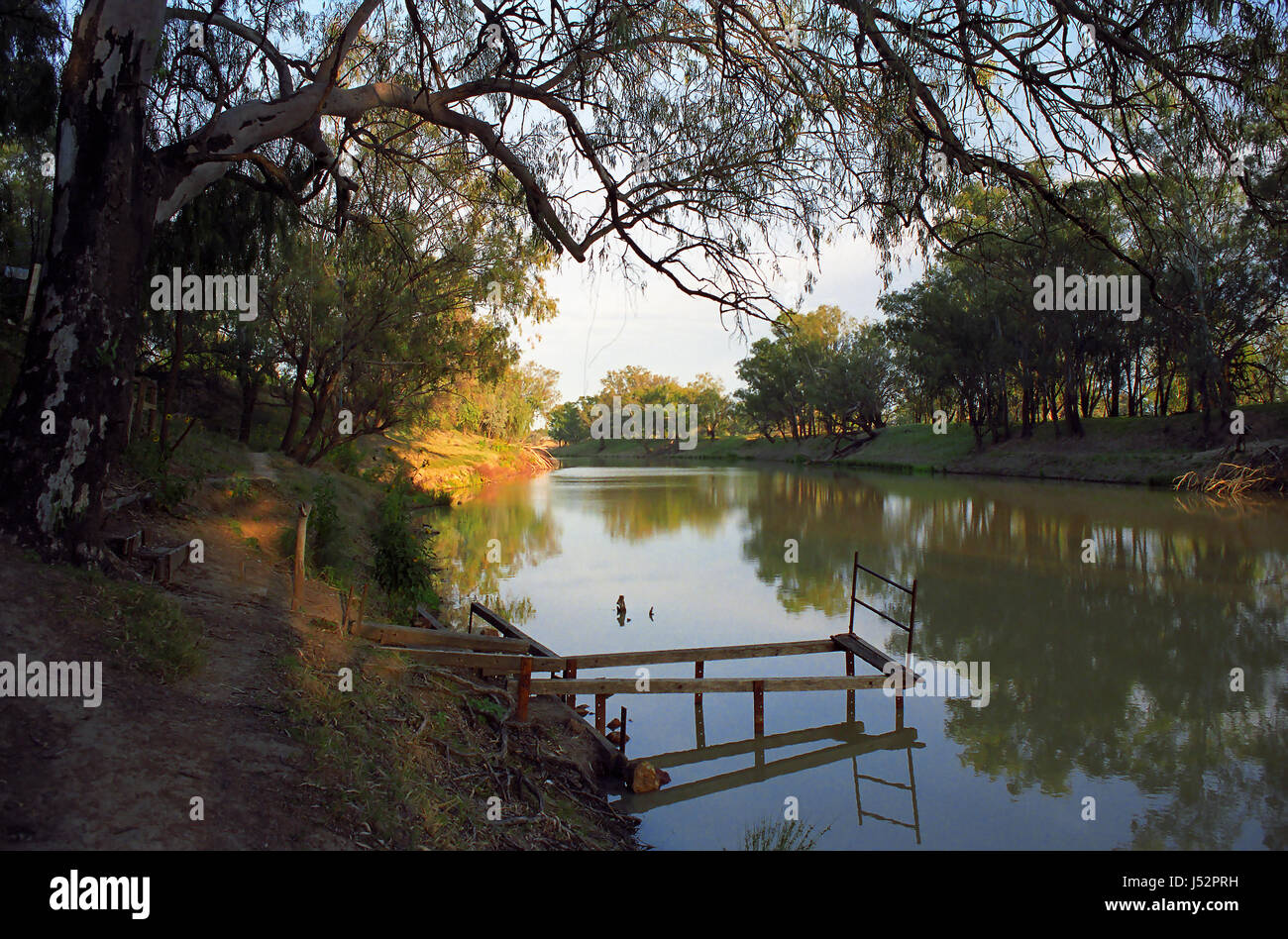 Il Darling River a Bourke, Nuovo Galles del Sud, Australia: il fiume ...