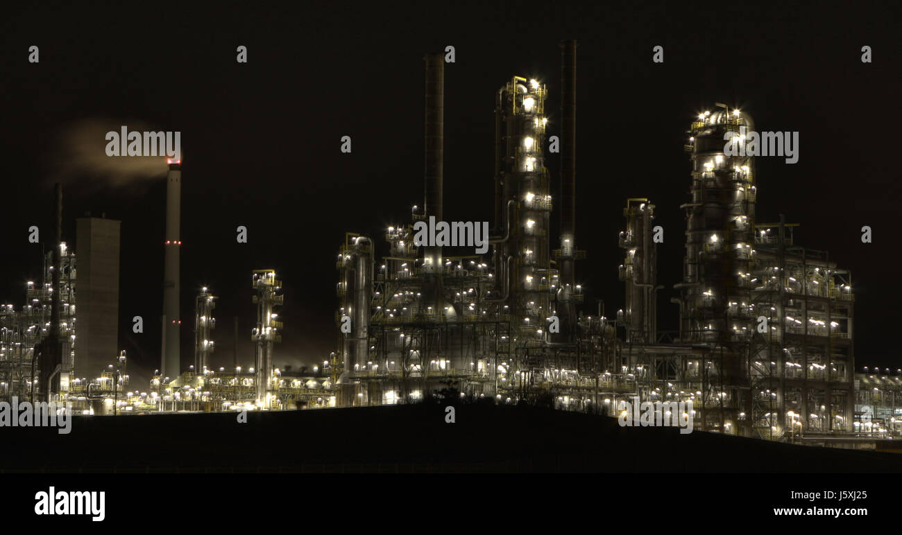 Raffinerie totale immagini e fotografie stock ad alta risoluzione - Alamy