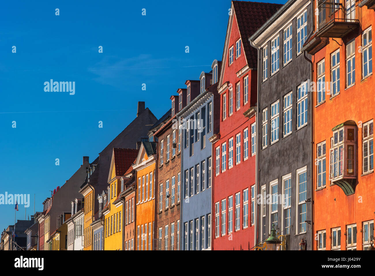 Facciate colorate immagini e fotografie stock ad alta risoluzione - Alamy
