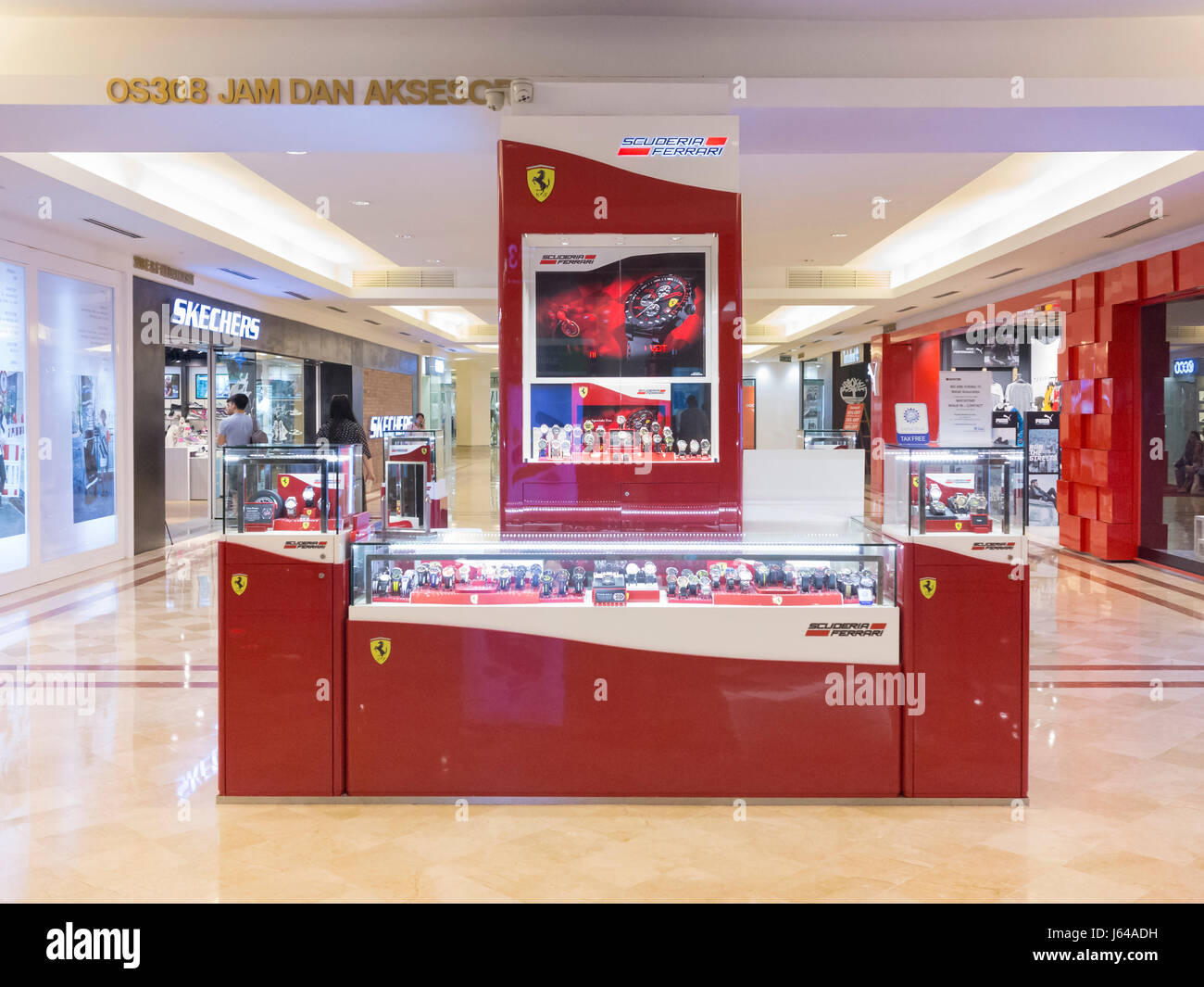 Ferrari shop immagini e fotografie stock ad alta risoluzione - Alamy