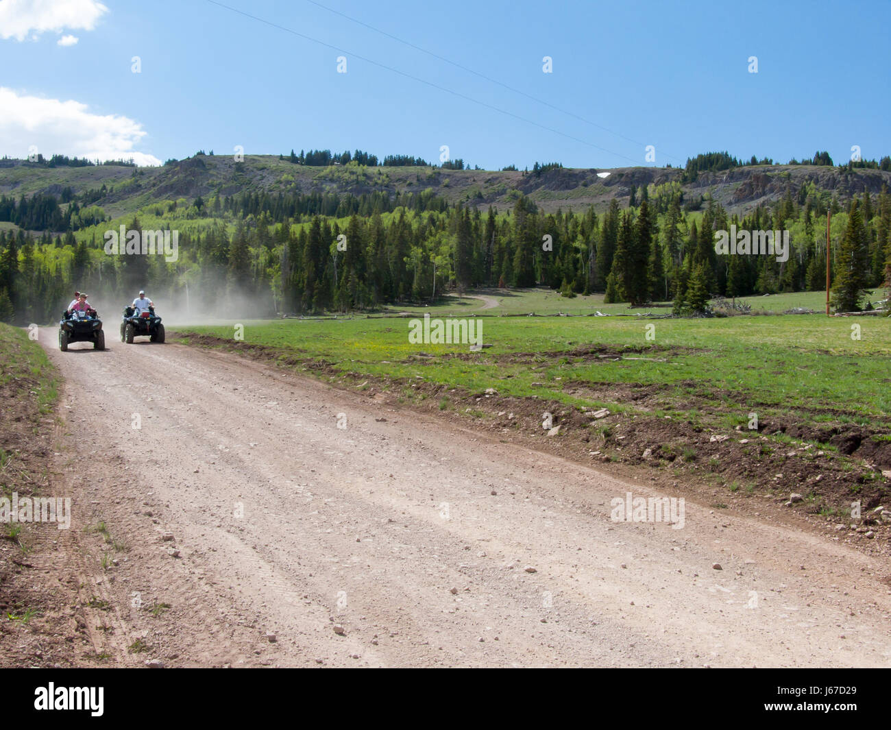 Fuoristrada guida su strada sterrata immagini e fotografie stock ad ...
