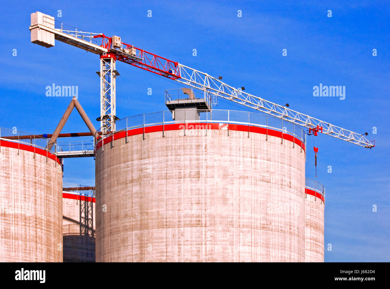 Silos di stoccaggio del cemento immagini e fotografie stock ad alta ...