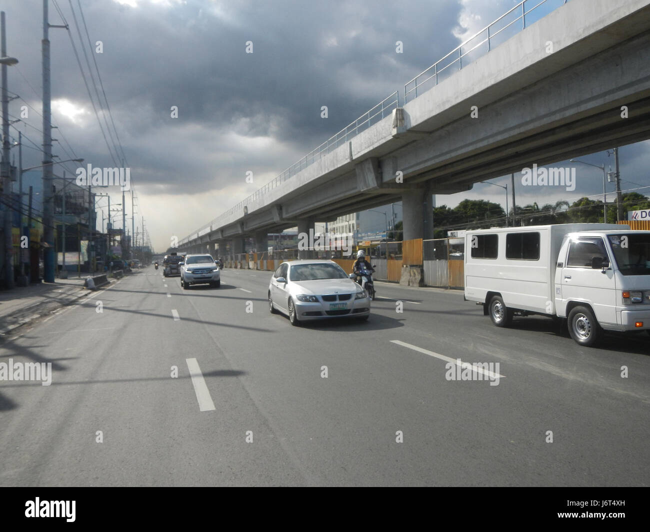 08918 paesaggio di Manila MRT Linea 12 Santolan stazione LRT - Emerald ...