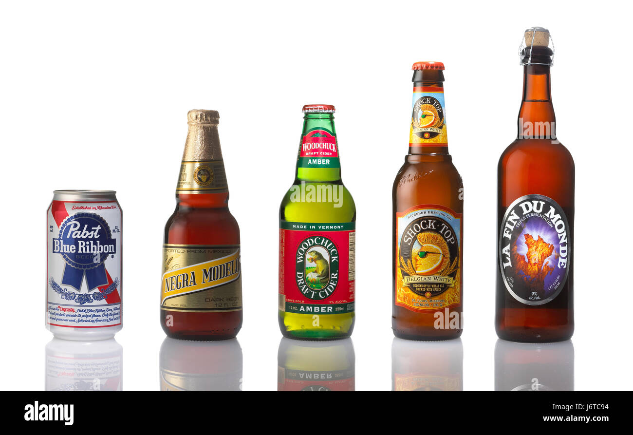 Modelo birra immagini e fotografie stock ad alta risoluzione - Alamy