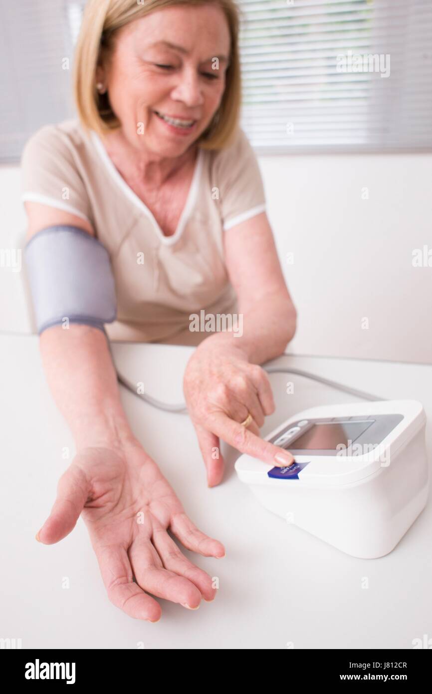 Pressione sanguigna immagini e fotografie stock ad alta risoluzione - Alamy