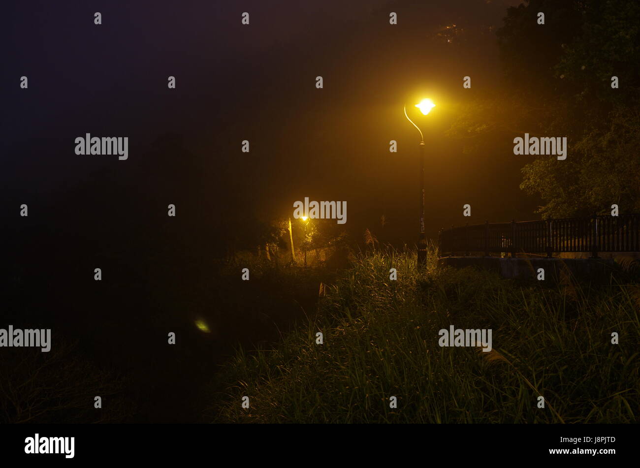 Illuminazione stradale notturna immagini e fotografie stock ad alta ...