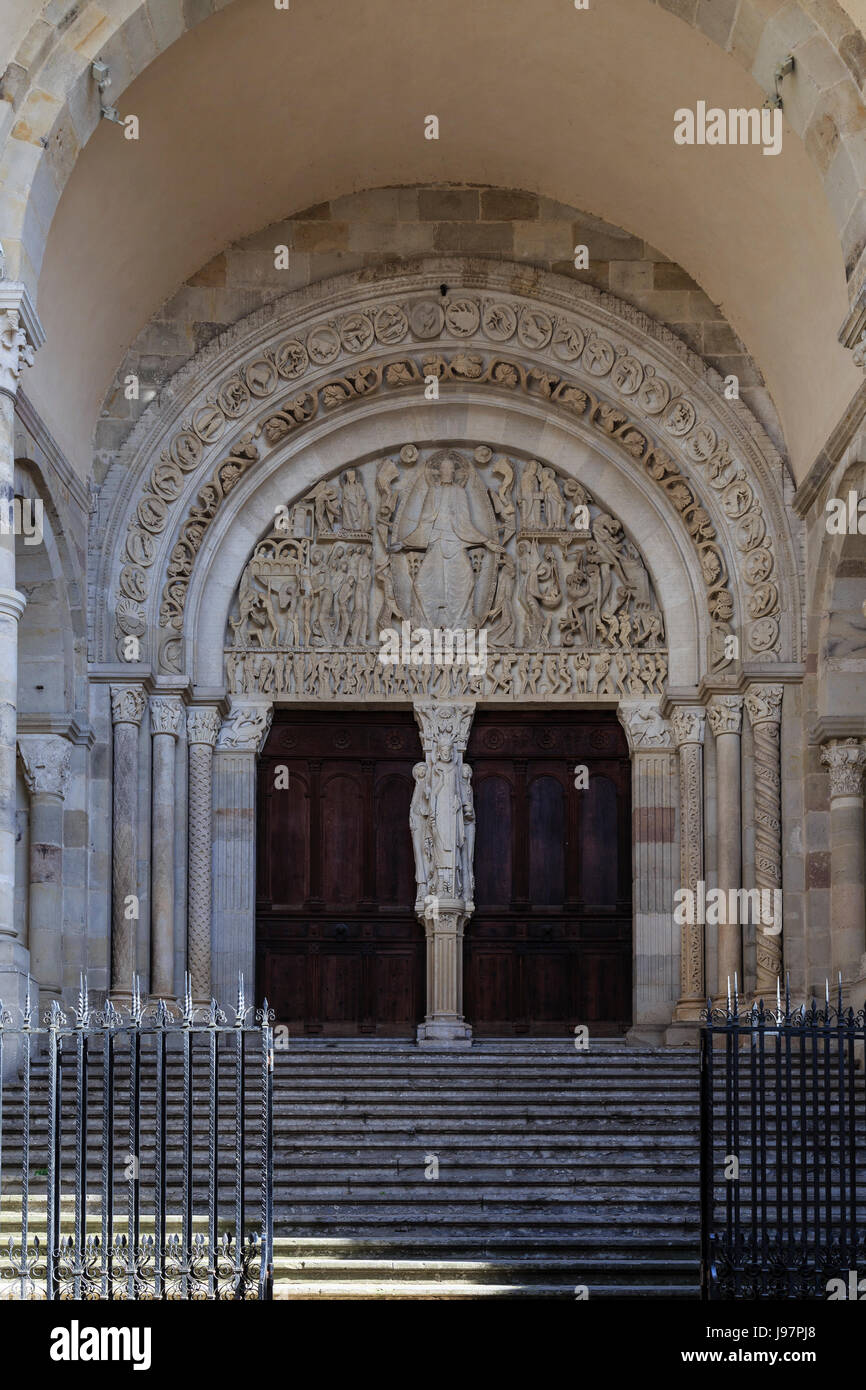 Timpano portale immagini e fotografie stock ad alta risoluzione - Alamy