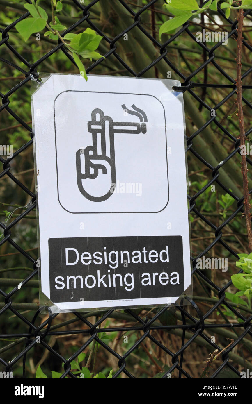 Designated smoking area sign immagini e fotografie stock ad alta ...