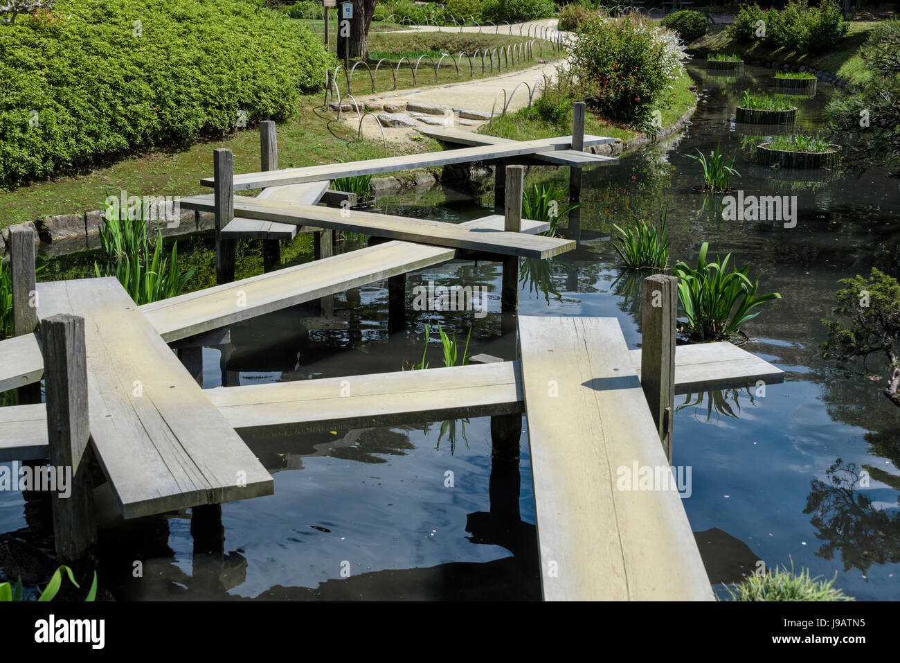 Ponte yatsuhashi immagini e fotografie stock ad alta risoluzione - Alamy