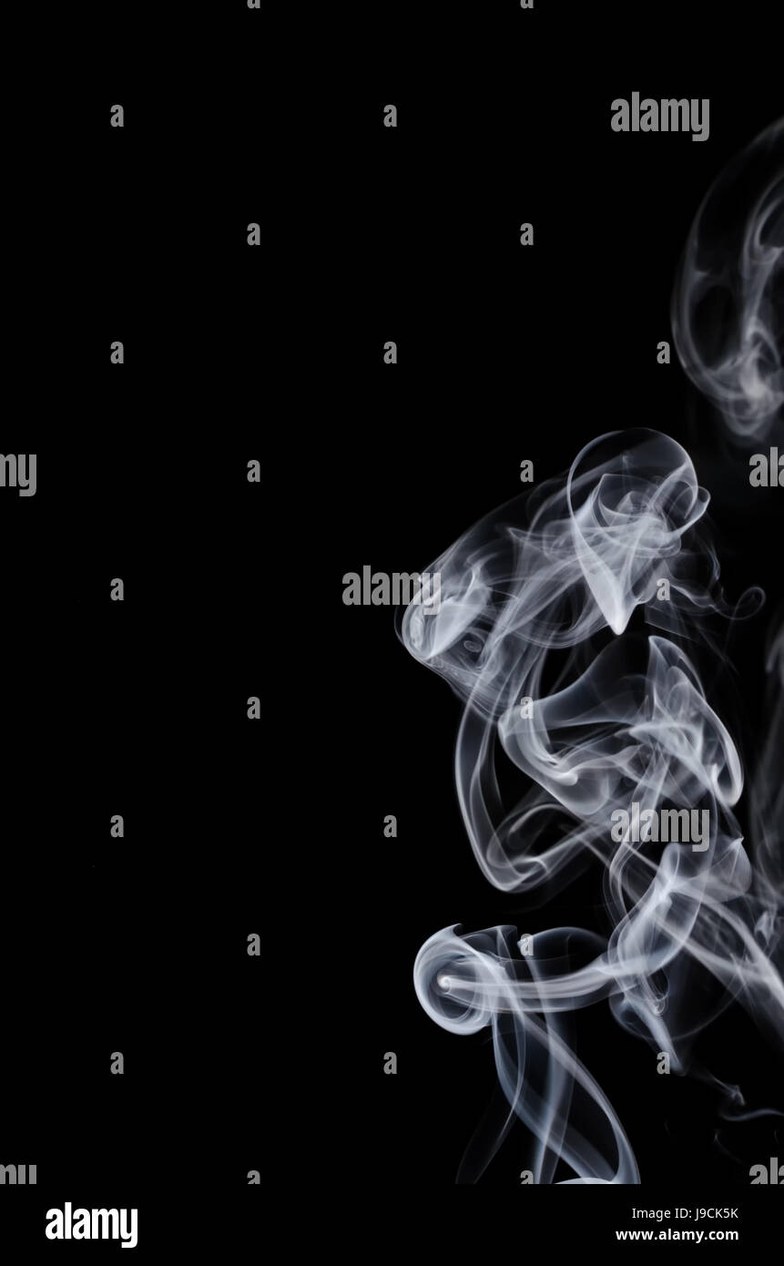 Emissione di fumo bianco su sfondo nero, fumo bianco su sfondo nero ...