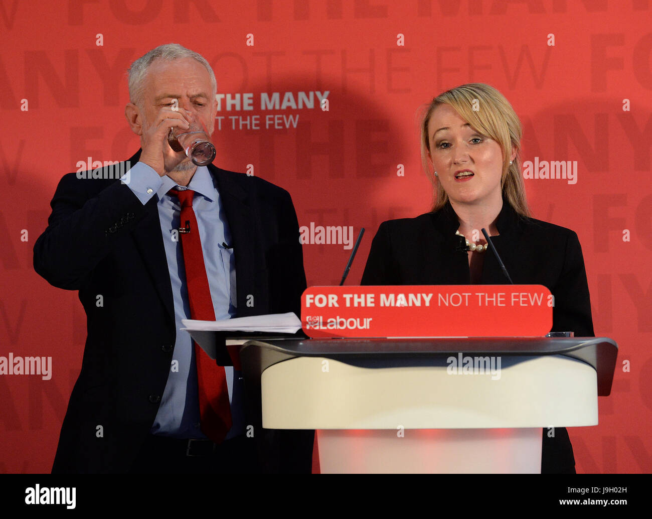 Leader laburista Jeremy Corbyn al fianco di affiancamento al Business ...