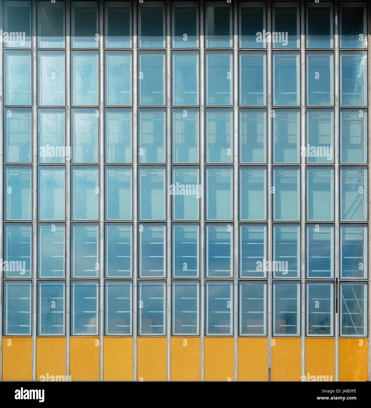 Vetro curtain wall immagini e fotografie stock ad alta risoluzione - Alamy
