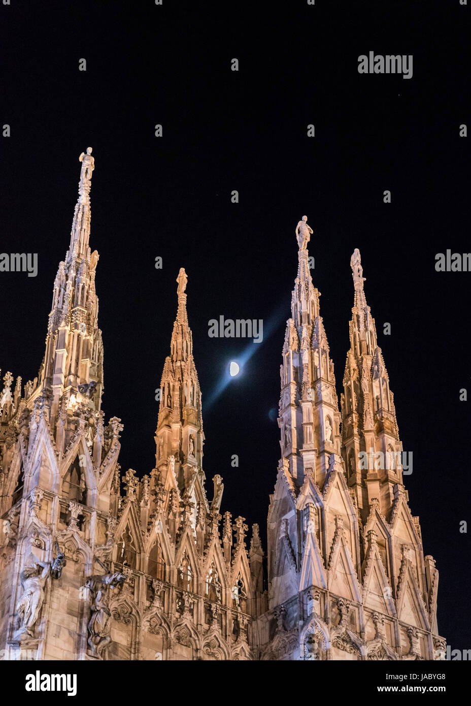 Milano di notte immagini e fotografie stock ad alta risoluzione - Alamy