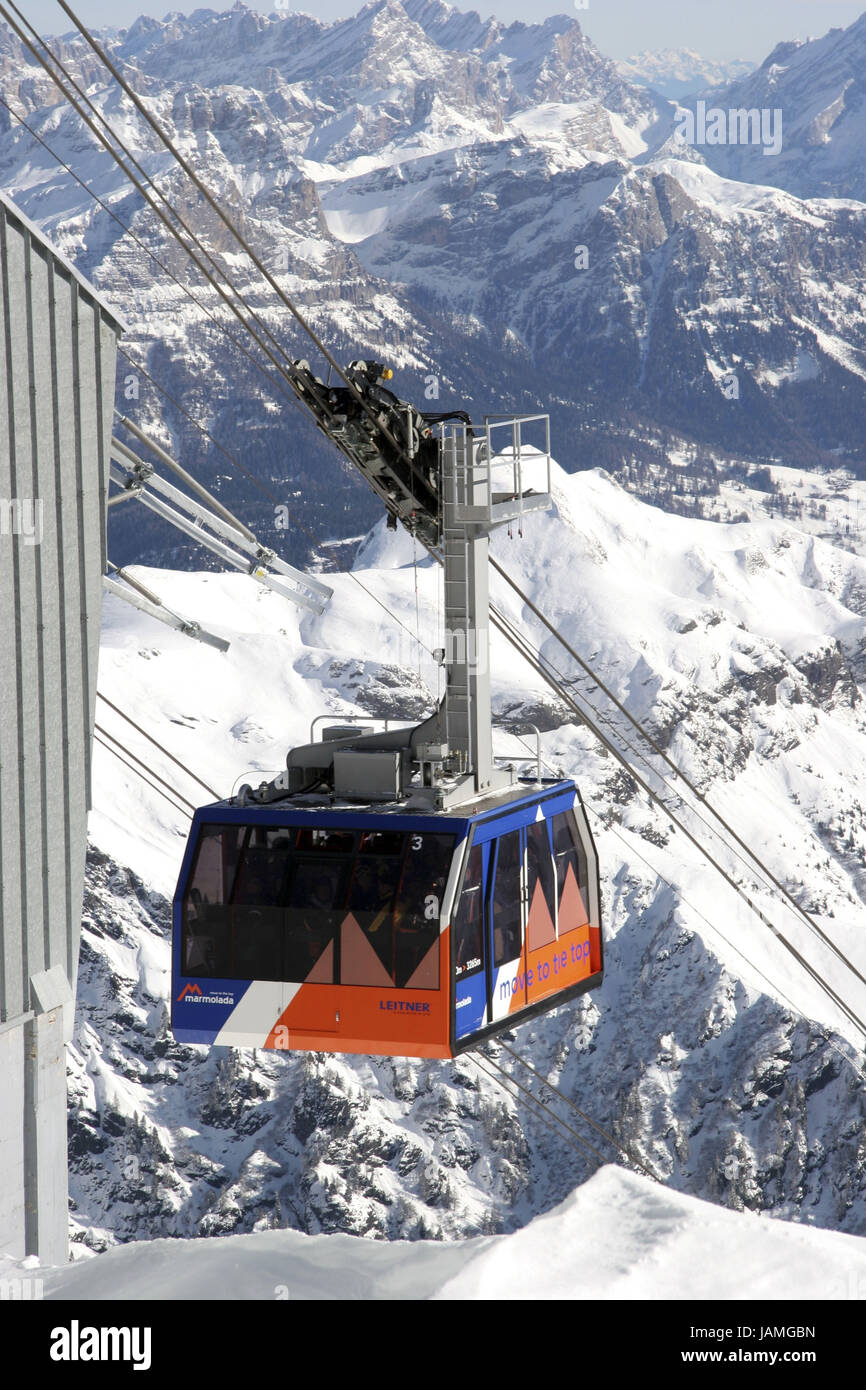 La funivia della marmolada immagini e fotografie stock ad alta ...