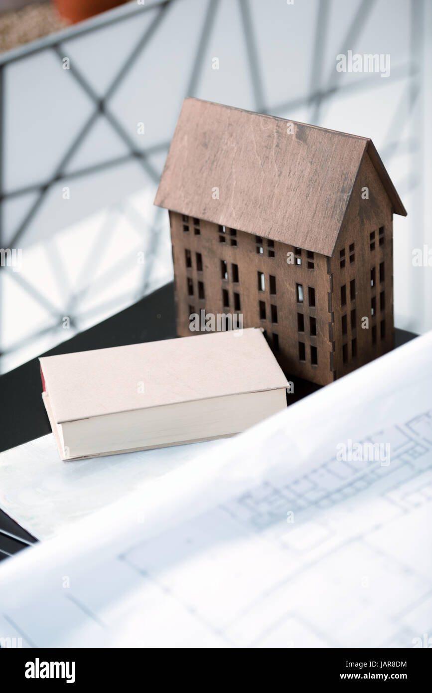 Libro modello casa immagini e fotografie stock ad alta risoluzione - Alamy