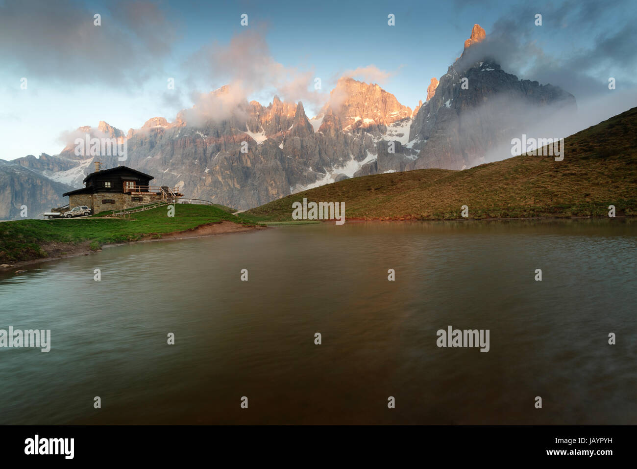Passo rolle rifugio baita segantini immagini e fotografie stock ad alta ...